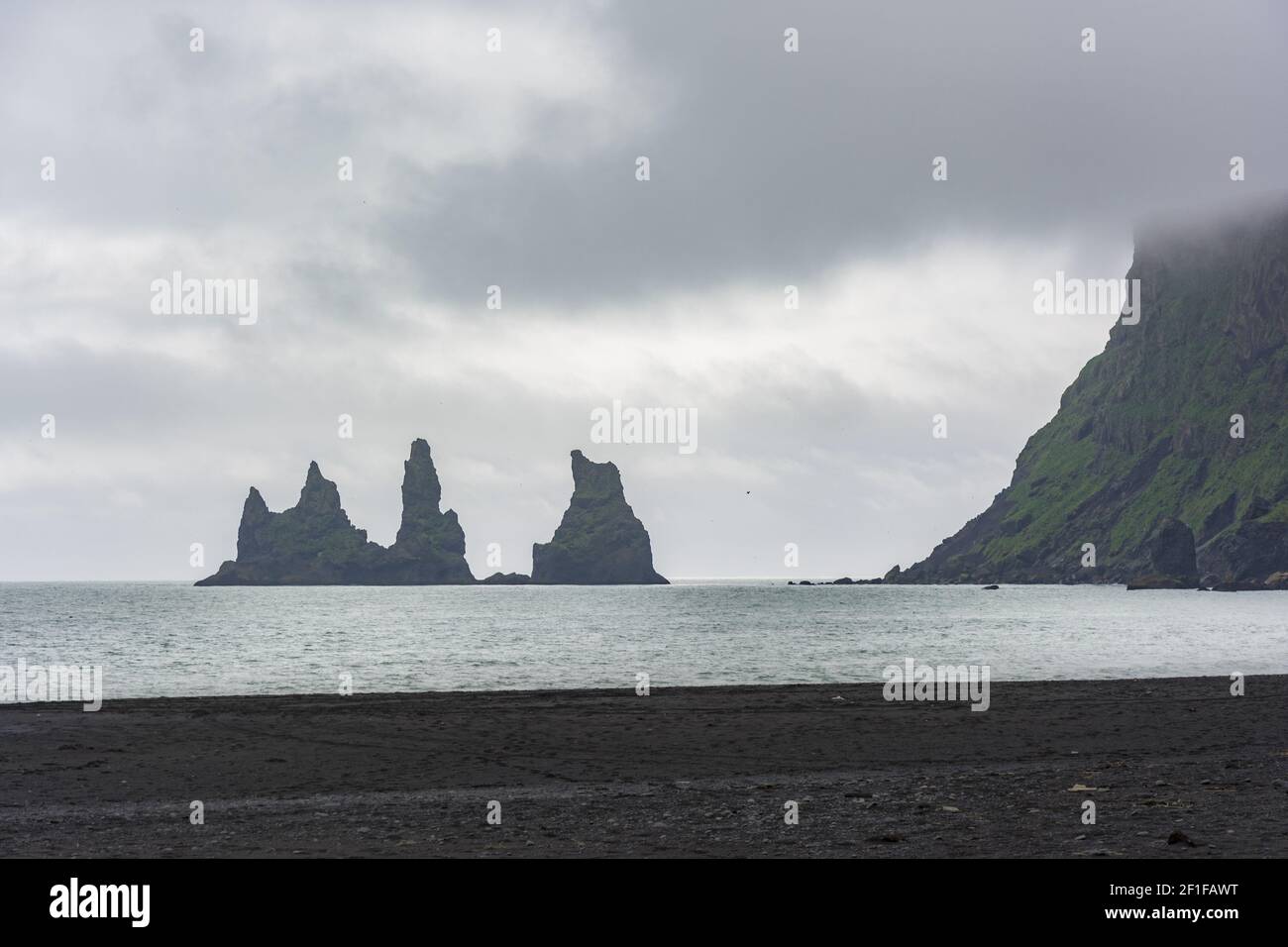 Reynisfjara beach with reynisdrangar rocks hi-res stock photography and ...