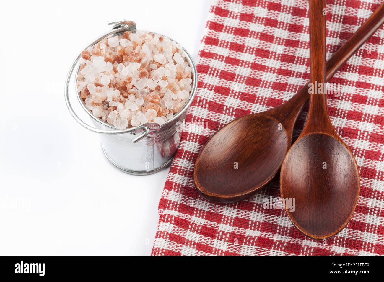 Two brown spoons hi-res stock photography and images - Alamy