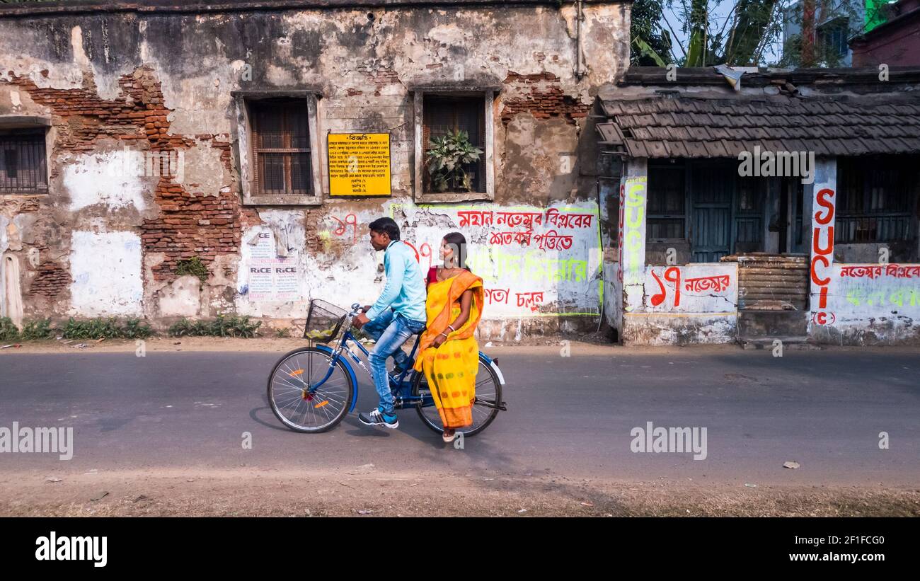 Indian old man riding bicycle hi-res stock photography and images - Alamy