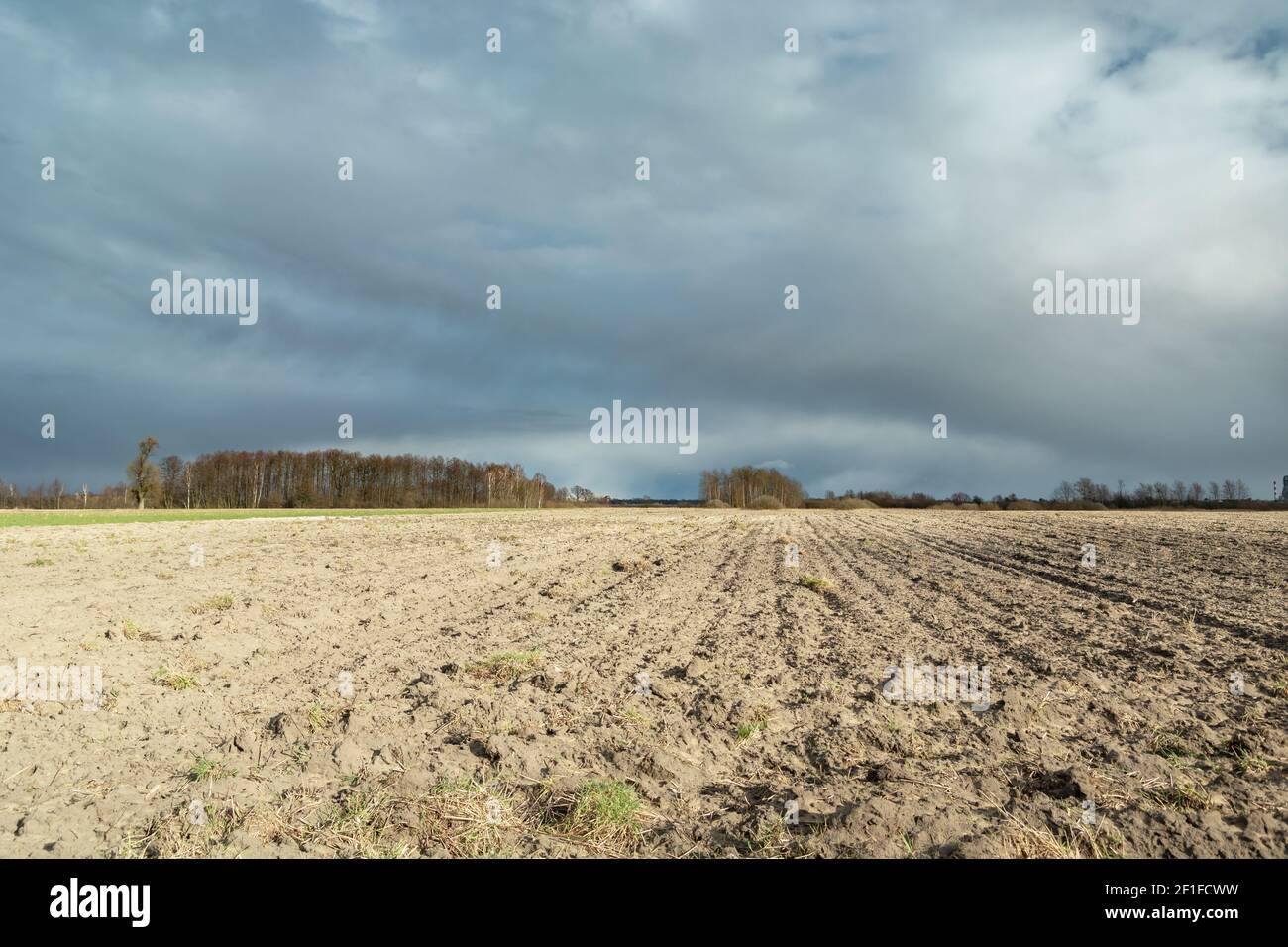 Dark rain clouds hi-res stock photography and images - Alamy