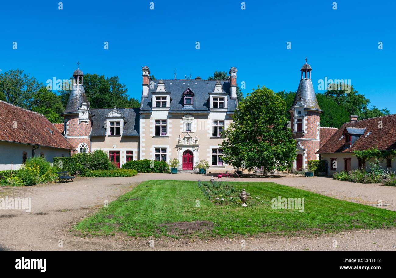 Cheverny village hi-res stock photography and images - Alamy