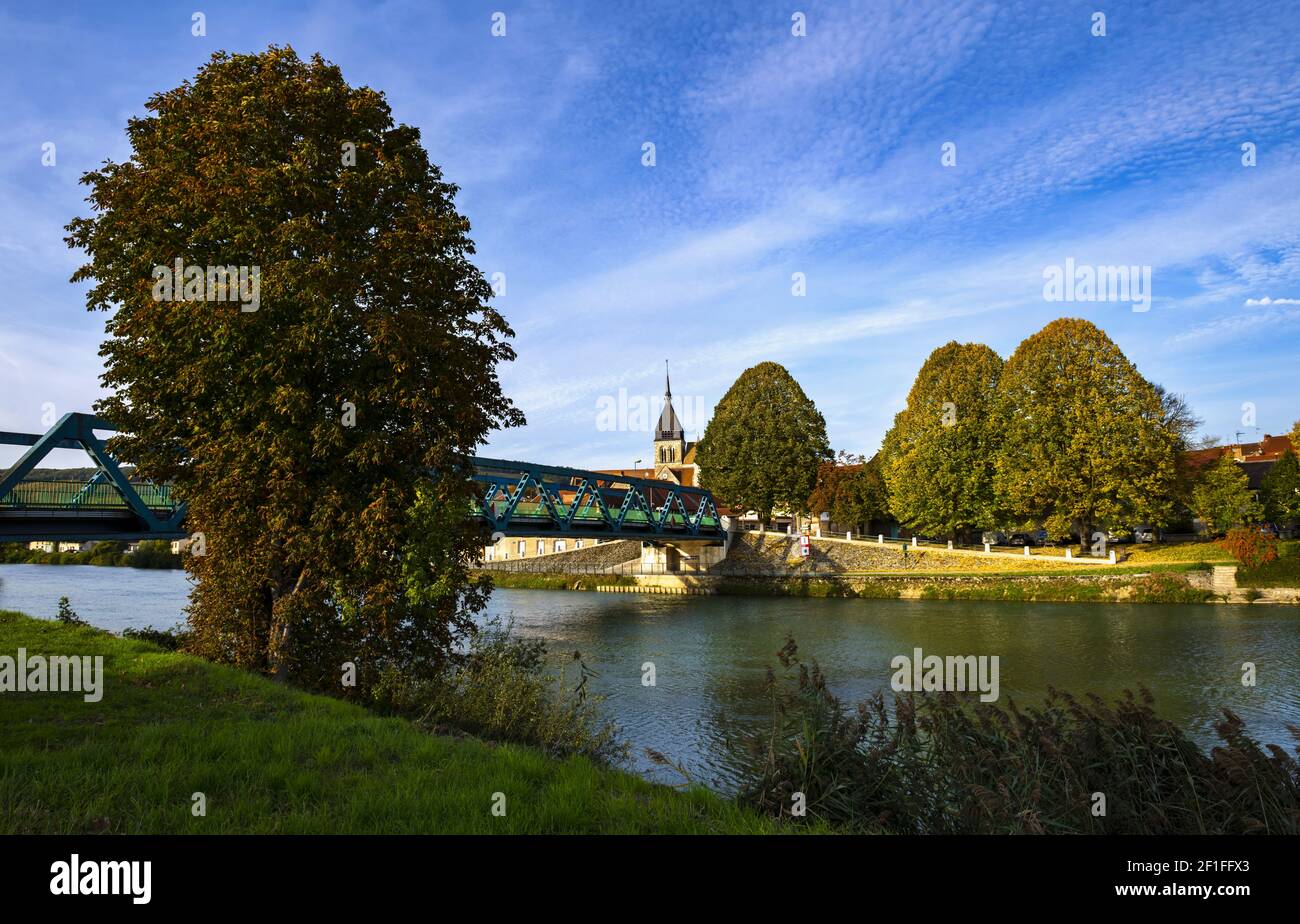 French village of Damery on the Marne River Stock Photo - Alamy
