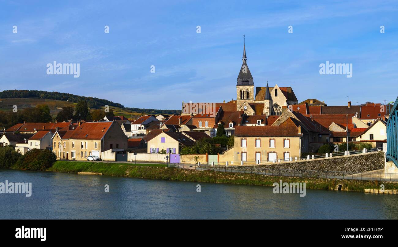 French village of Damery on the Marne River Stock Photo - Alamy