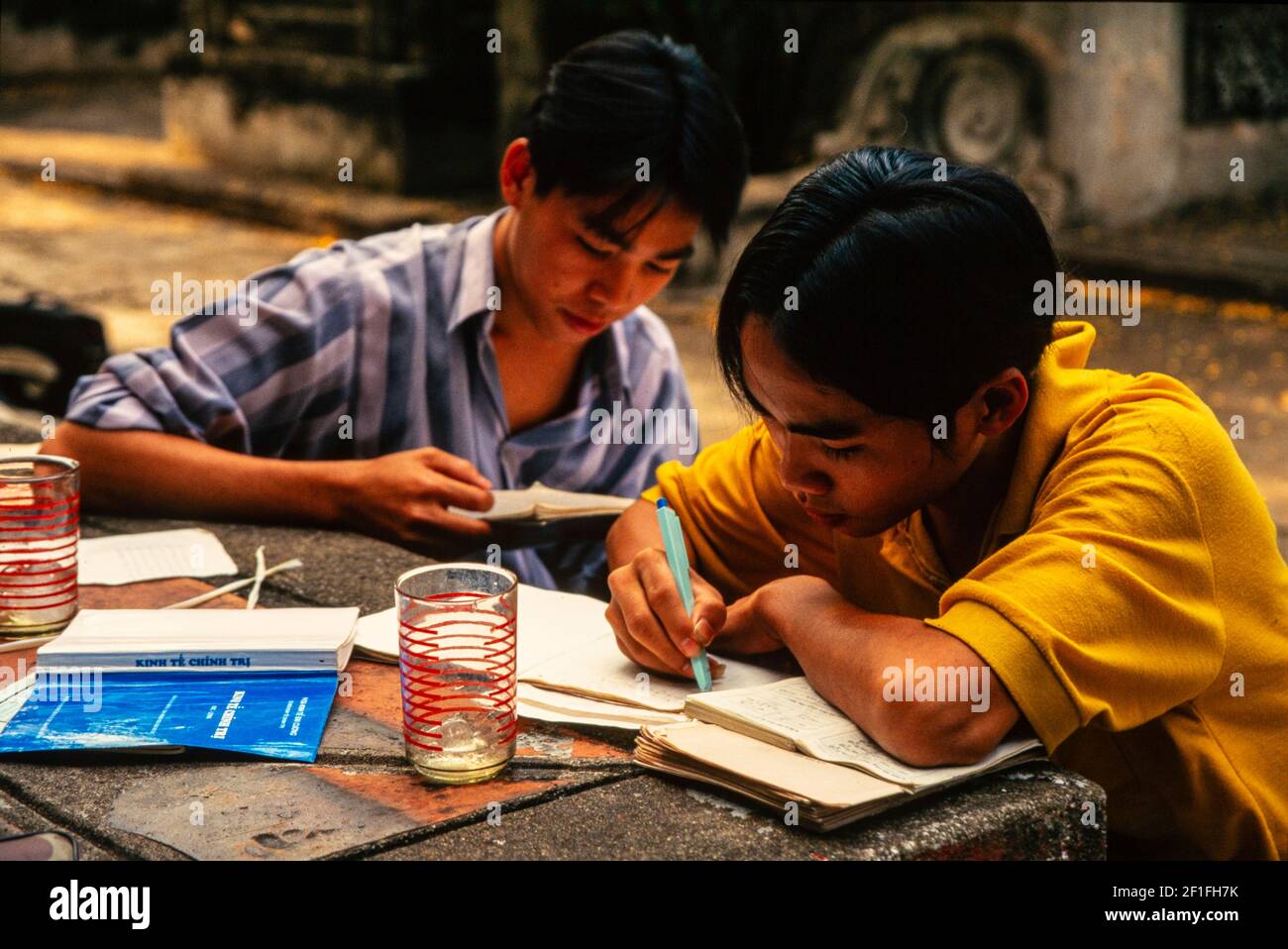 Vietnam students study hi-res stock photography and images - Alamy