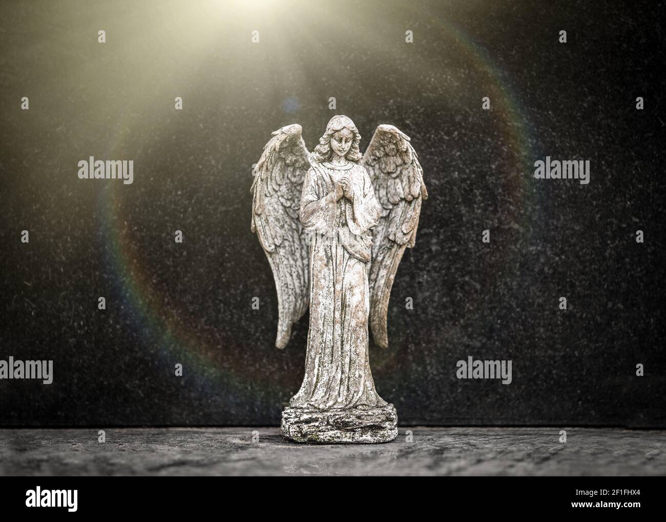 Weeping angel graveyard hi-res stock photography and images - Alamy