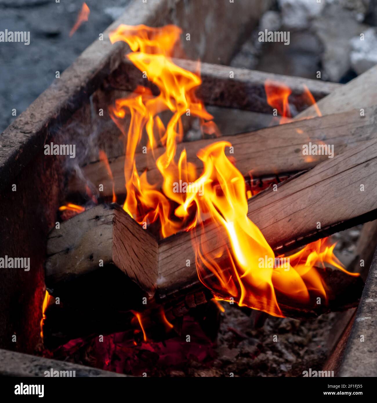 Burning piece hi-res stock photography and images - Alamy