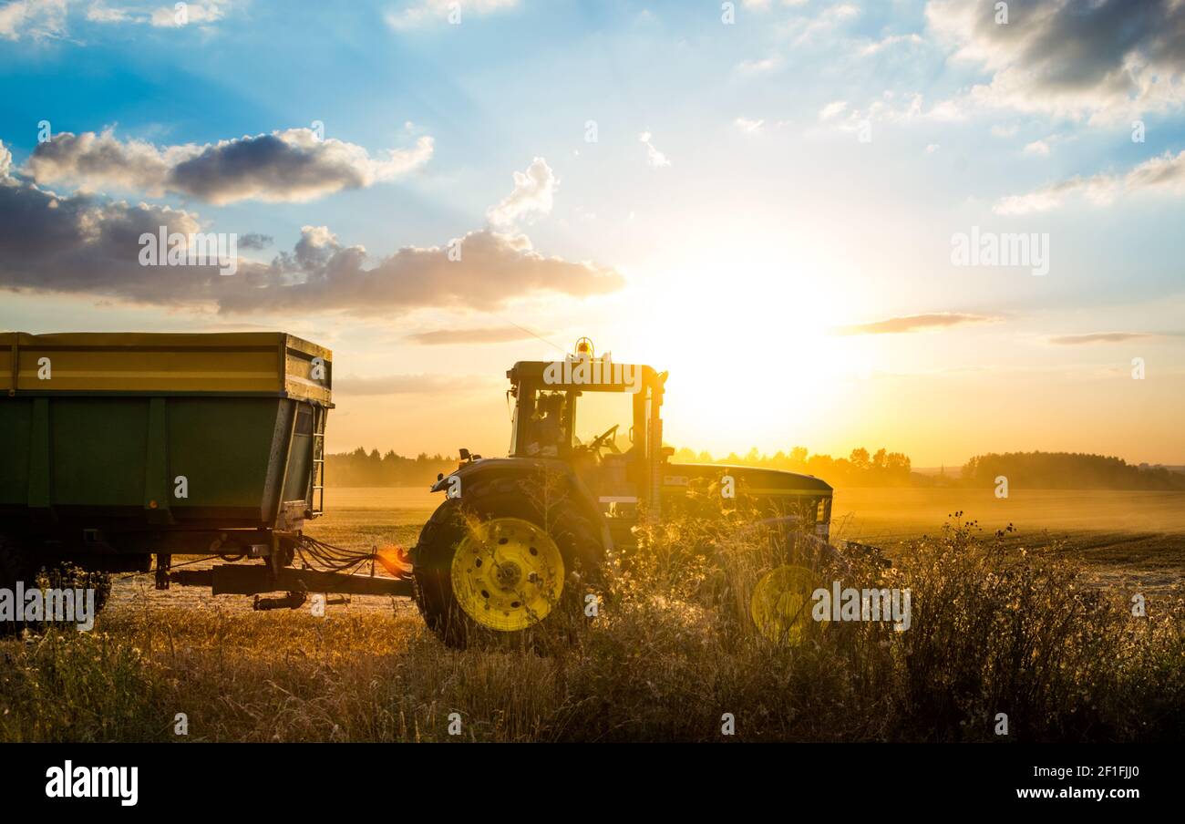John Deere Tractor Sunset High Resolution Stock Photography and Images ...