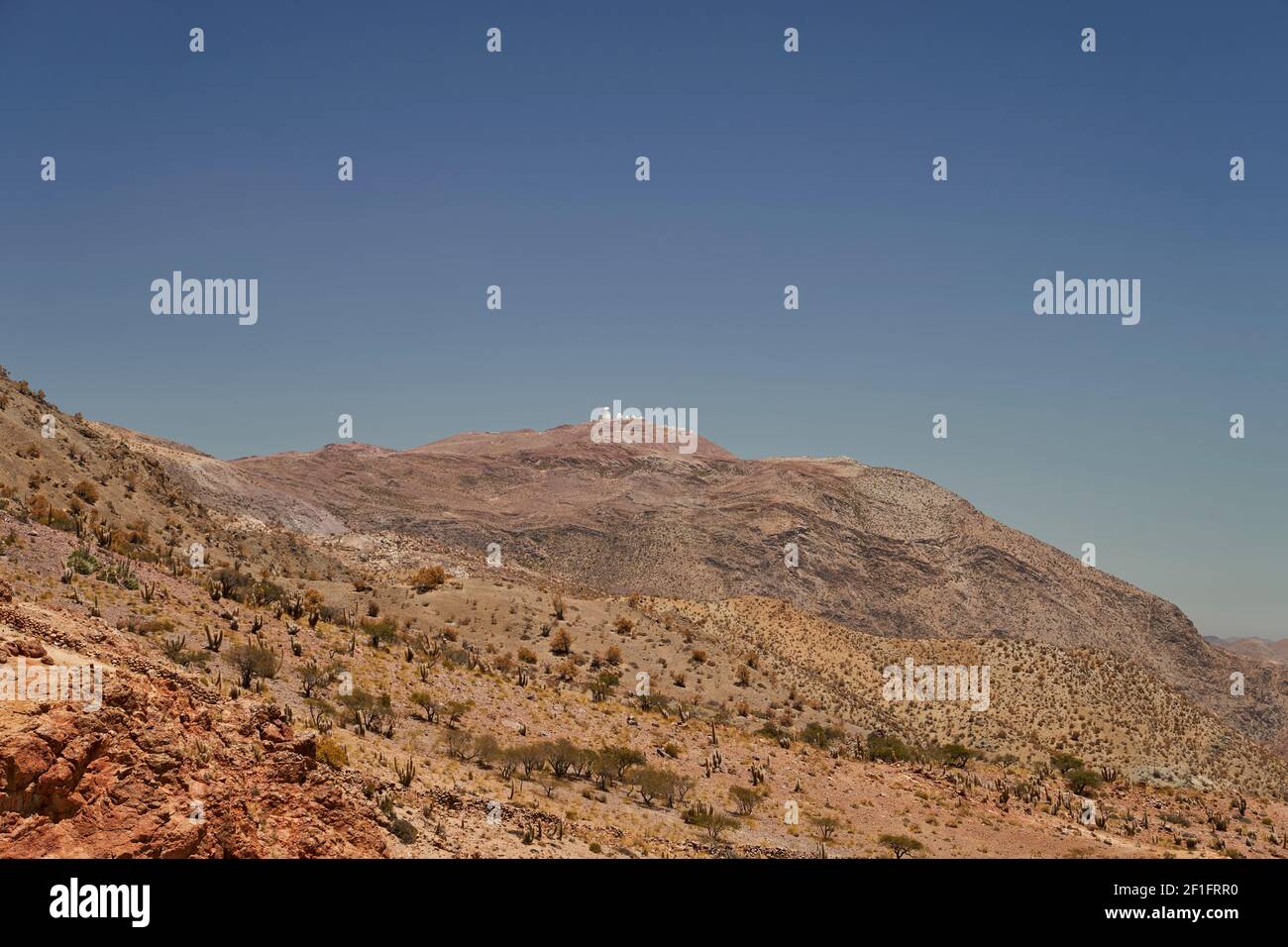 Atacama desert chile observatory hi-res stock photography and images ...