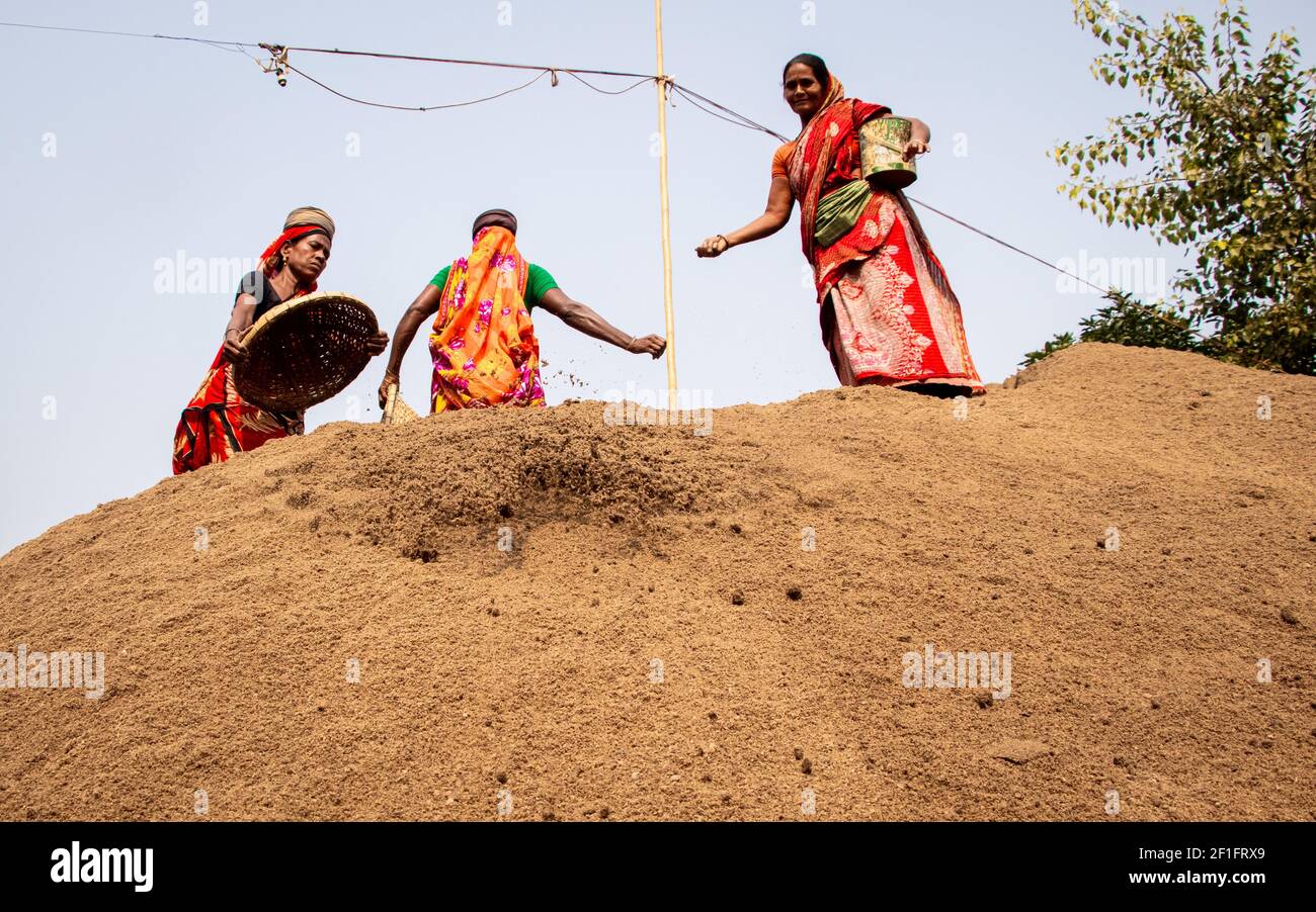 Daily life of women sand worker I captured this image from Amin bazar ...