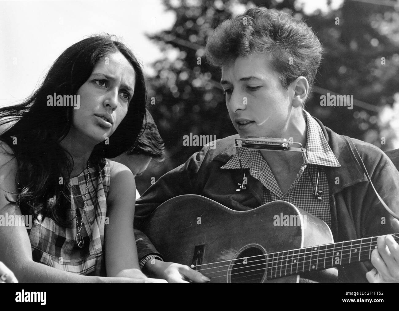 Singers Joan Baez and Bob Dylan at a Civil Rights March on Washington ...