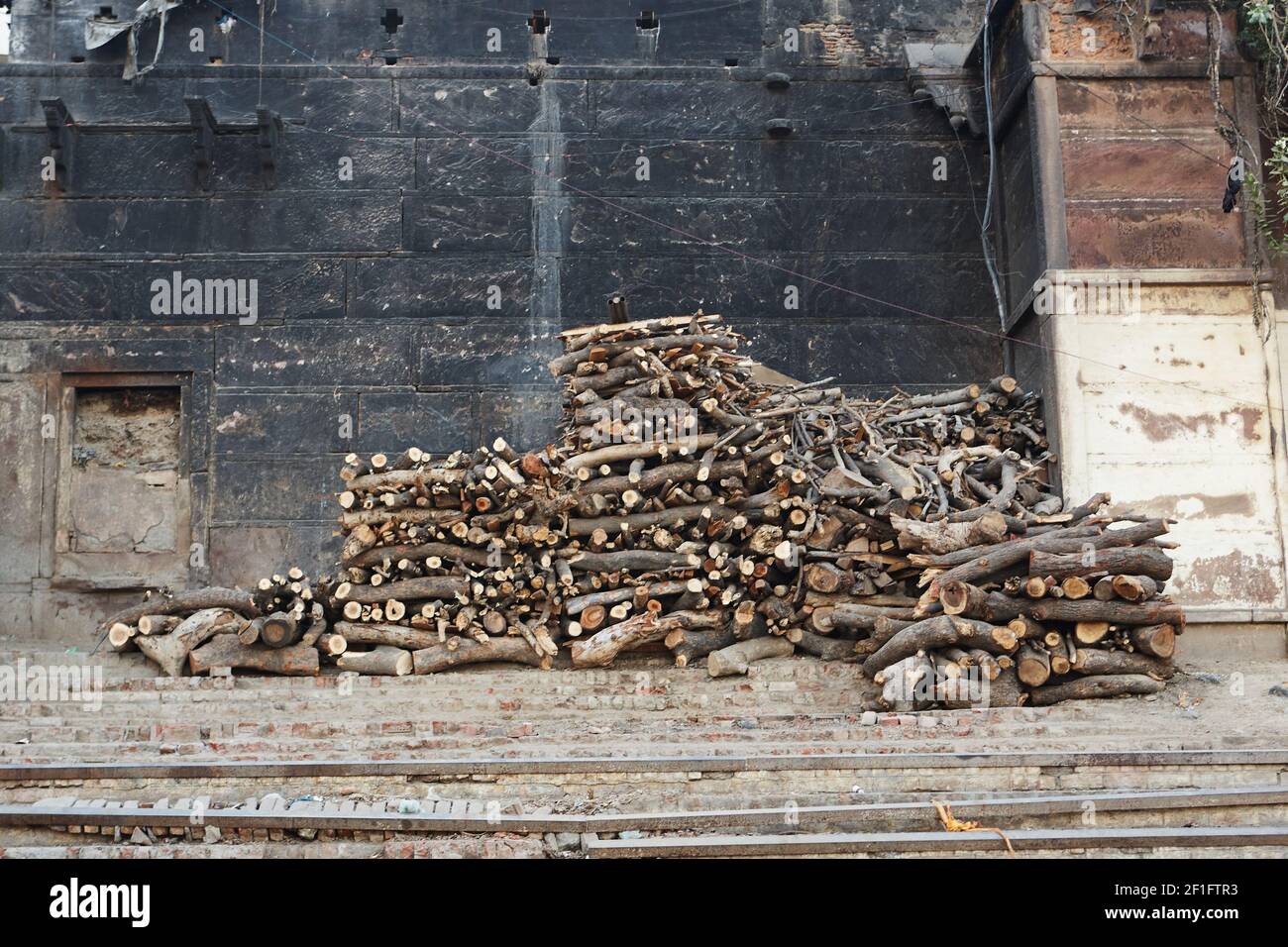 Pile of bodies hi-res stock photography and images - Alamy