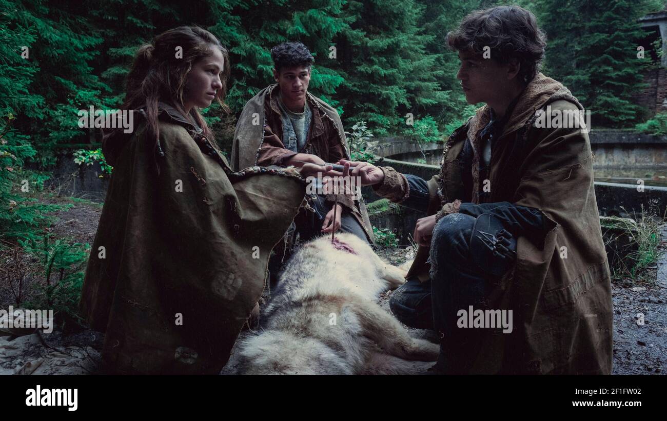 TRIBES OF EUROPA, from left: Henriette Confurius, Emilio Sakraya, David ...