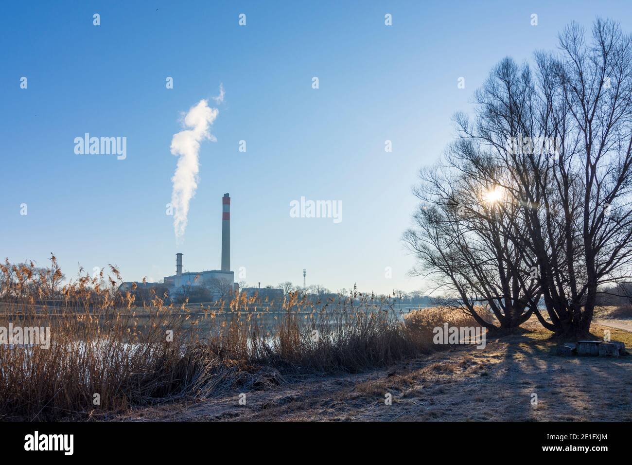 Wien, Vienna: island Donauinsel, river Neue Donau (New Danube ...