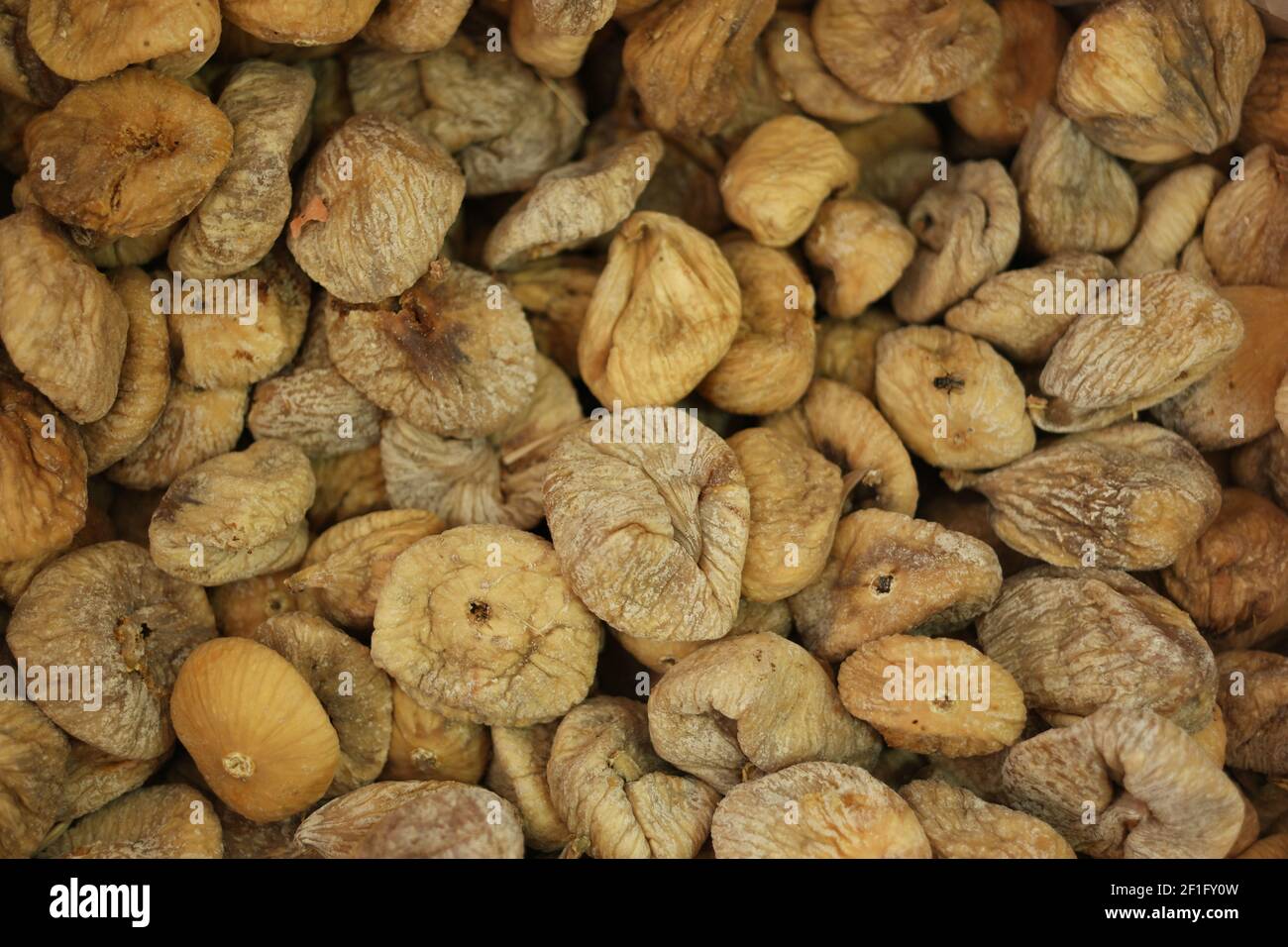Dried figs background Stock Photo - Alamy
