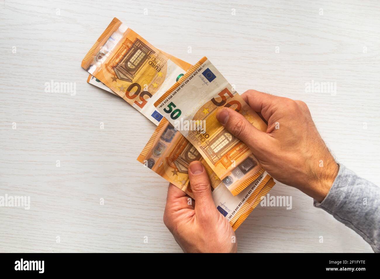 Cashier counting money hi-res stock photography and images - Alamy