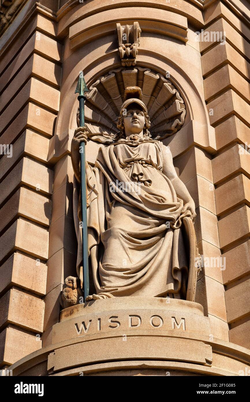 In the wall the antique statue Stock Photo - Alamy
