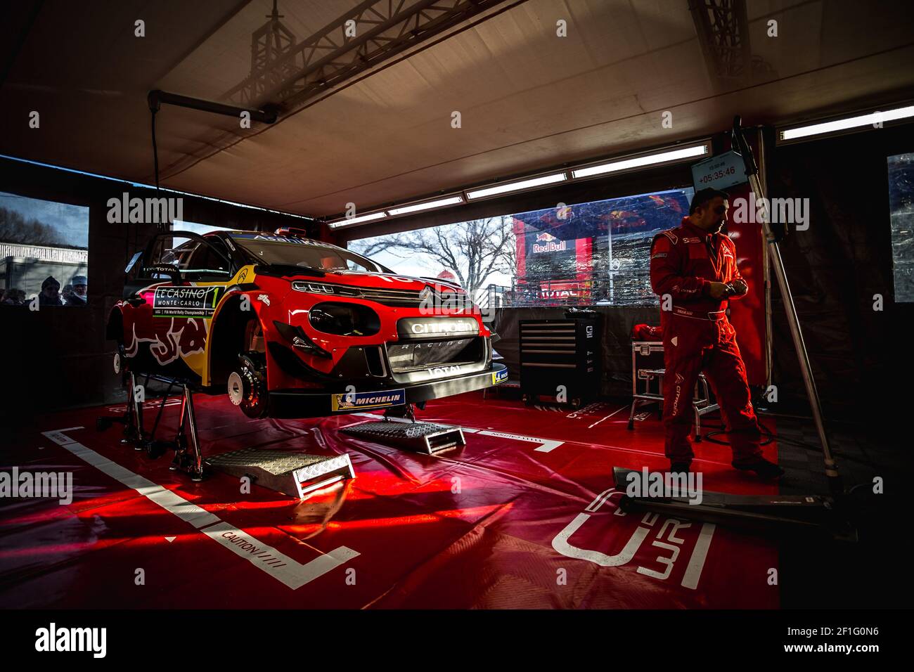 01 OGIER Sebastien (FRA), INGRASSIA Julien (FRA), CITROEN C3 WRC, CITROEN TOTAL WRT, mecaniciens ...