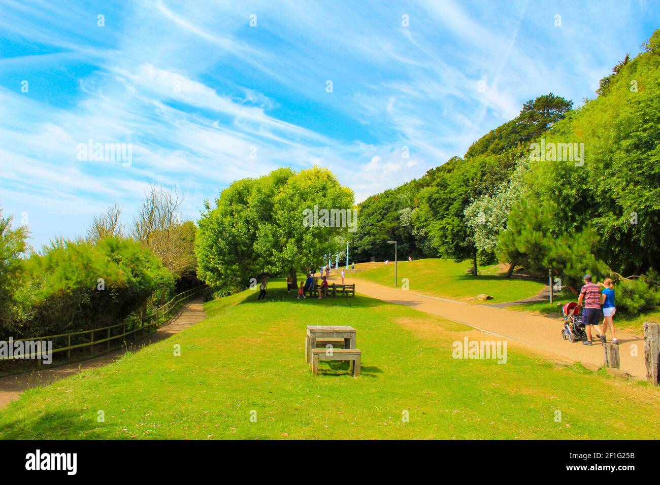 Lower Leas Coastal Park-Coastal park with 3 zones: a natural area ...