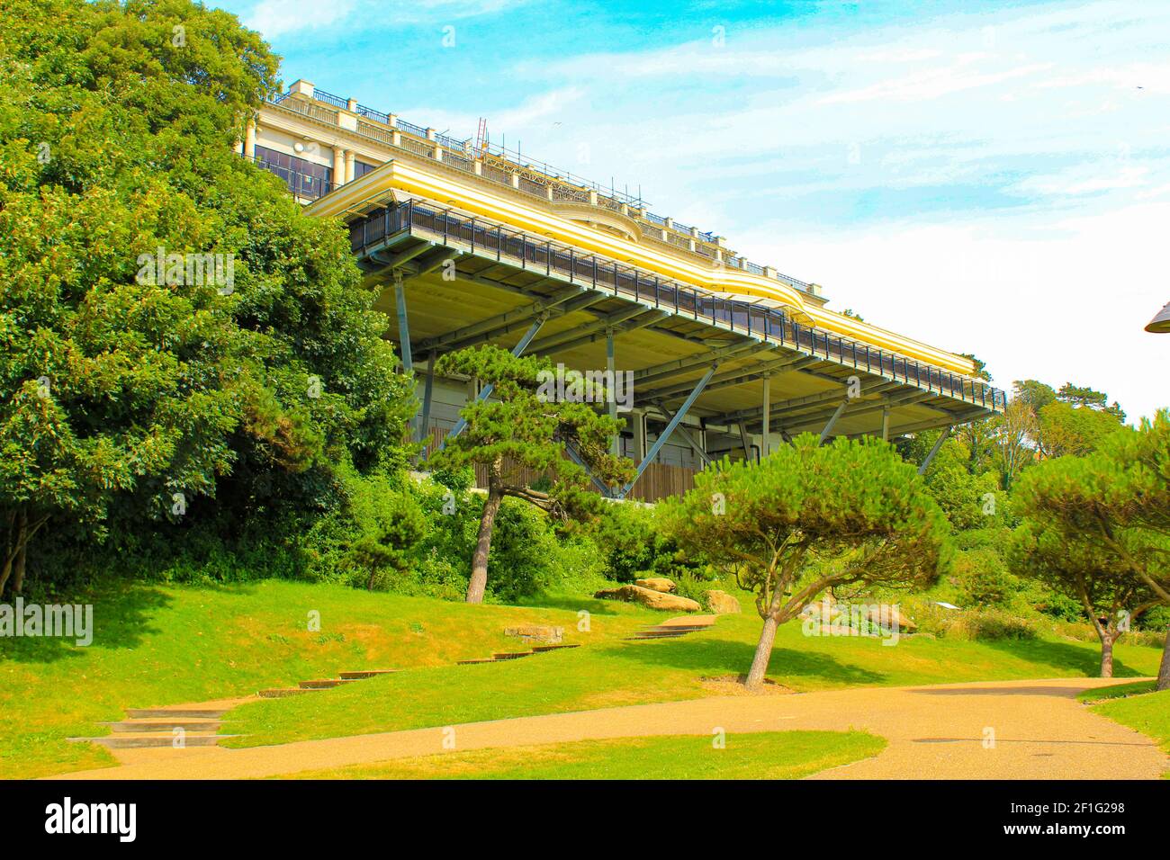Lower Leas Coastal Park-Coastal park with 3 zones: a natural area ...