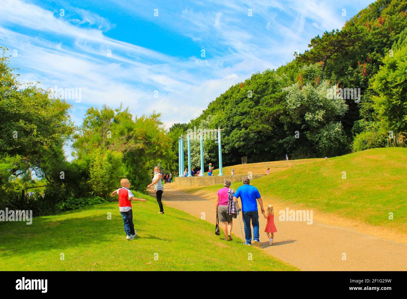 Lower Leas Coastal Park-Coastal park with 3 zones: a natural area ...