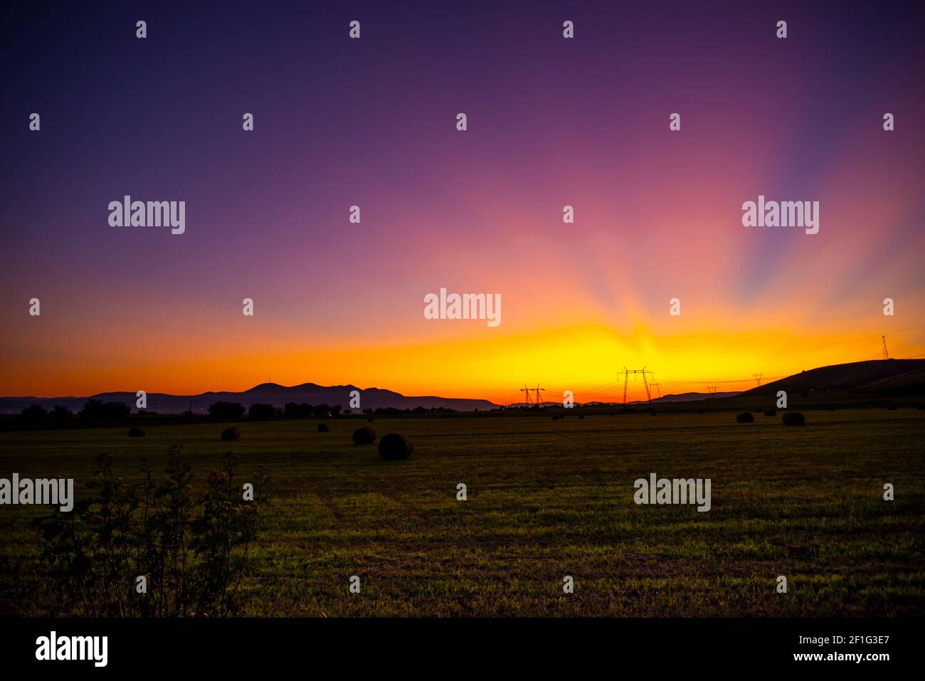 Beautiful country sunset hi-res stock photography and images - Alamy