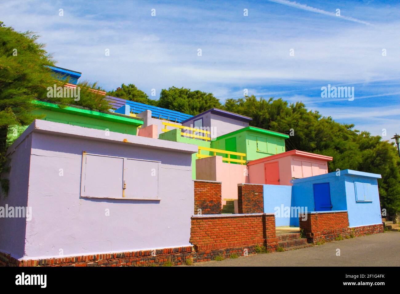 Folkestone kent beach huts hi-res stock photography and images - Alamy