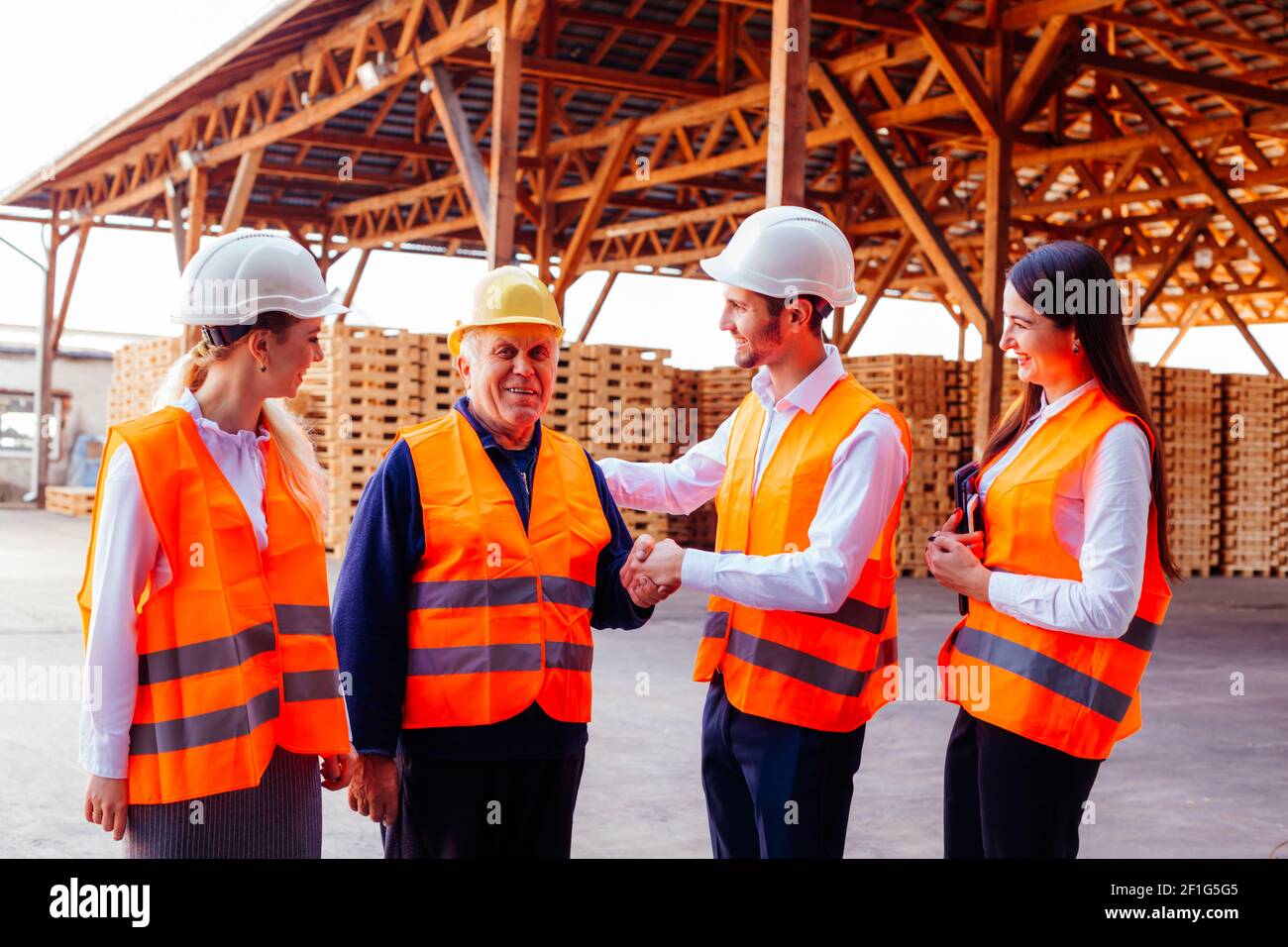 Older construction worker hi-res stock photography and images - Alamy