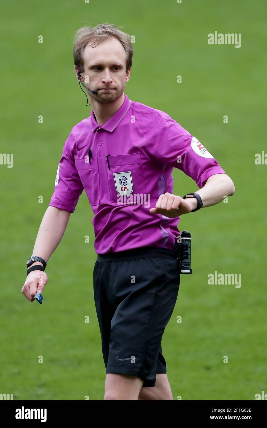 Referee sam purkiss hi-res stock photography and images - Alamy
