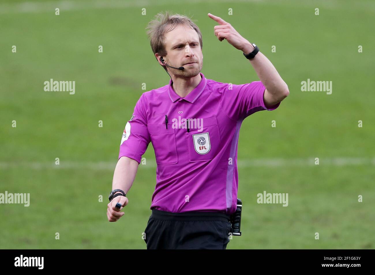 Referee sam purkiss hi-res stock photography and images - Alamy