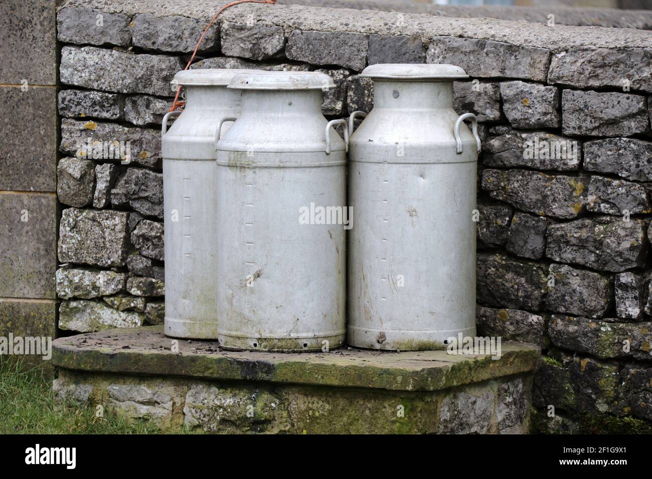 Roadside platform hi-res stock photography and images - Alamy