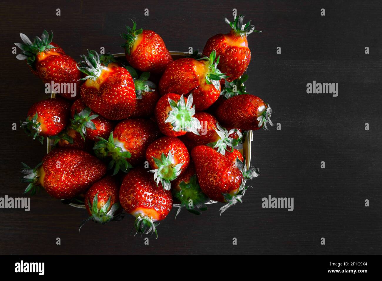 Top view strawberries flowers hi-res stock photography and images - Alamy