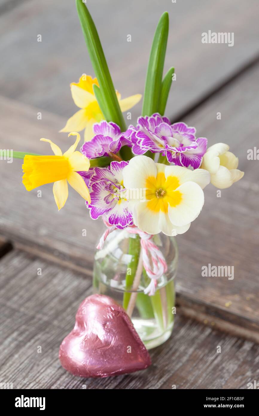 Small bouquet of spring flowers Stock Photo - Alamy