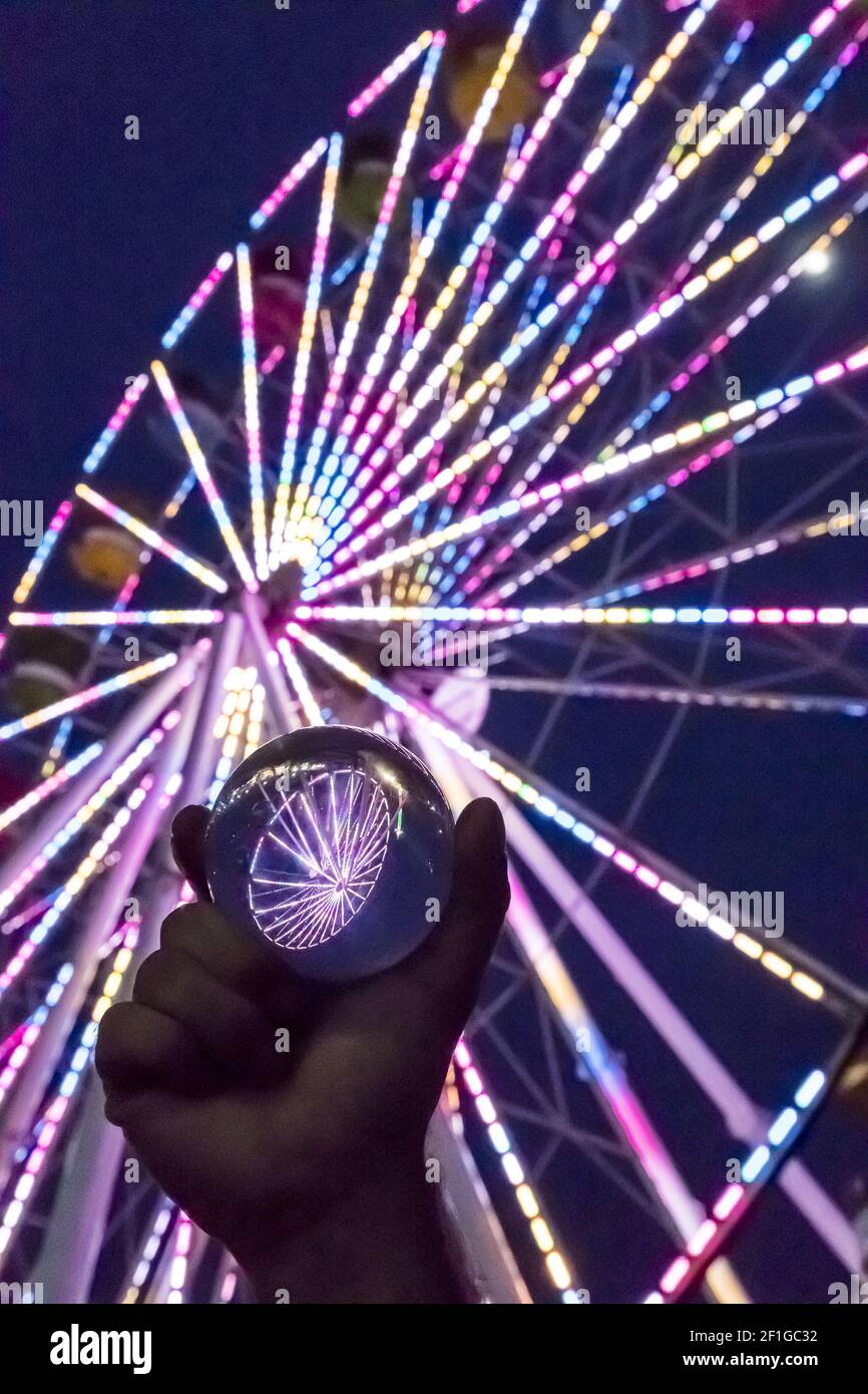 Abstract View Of A Moving Ferris Wheel Stock Photo - Alamy