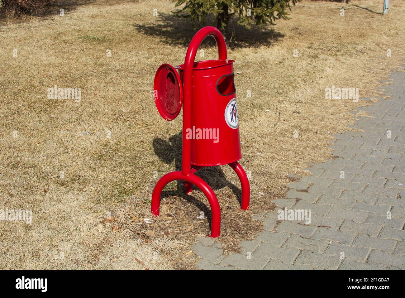 Dustbin red hi-res stock photography and images - Alamy