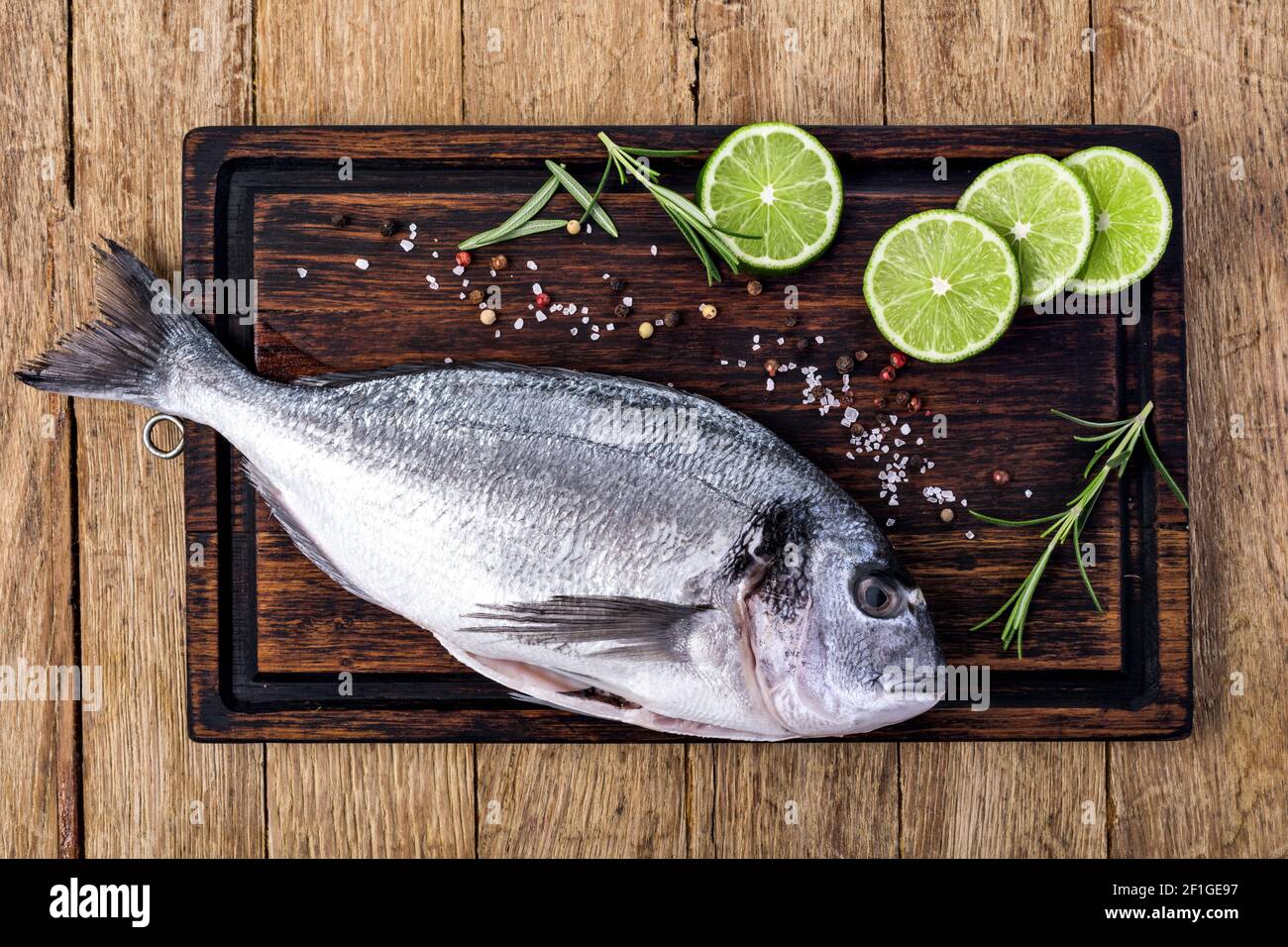 Uncooked dorado sea bream hi-res stock photography and images - Alamy