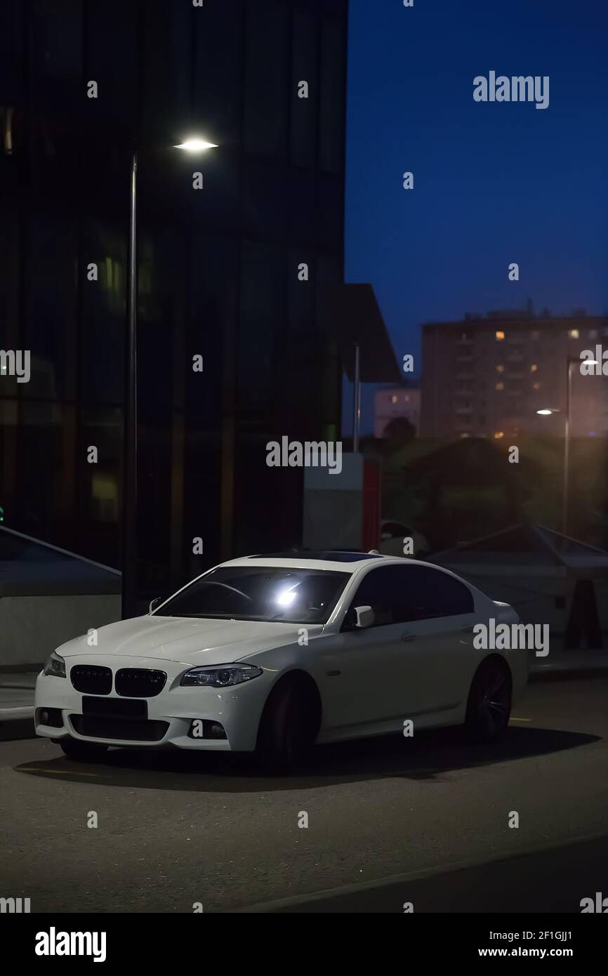 Defocused car night sky hi-res stock photography and images - Alamy