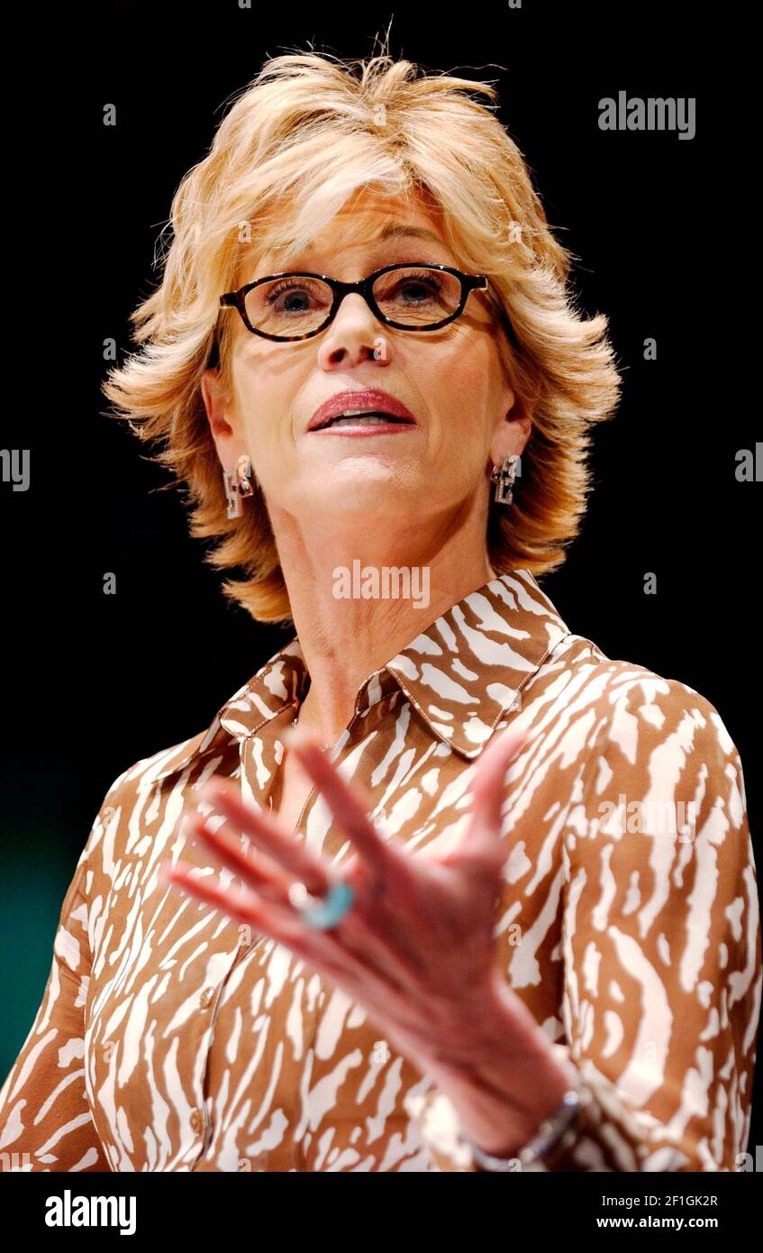 JANE FONDA SPEAKS TO THE WOMENS INSTITUTE AT THE ALBERT HALL.8/6/05 TOM ...