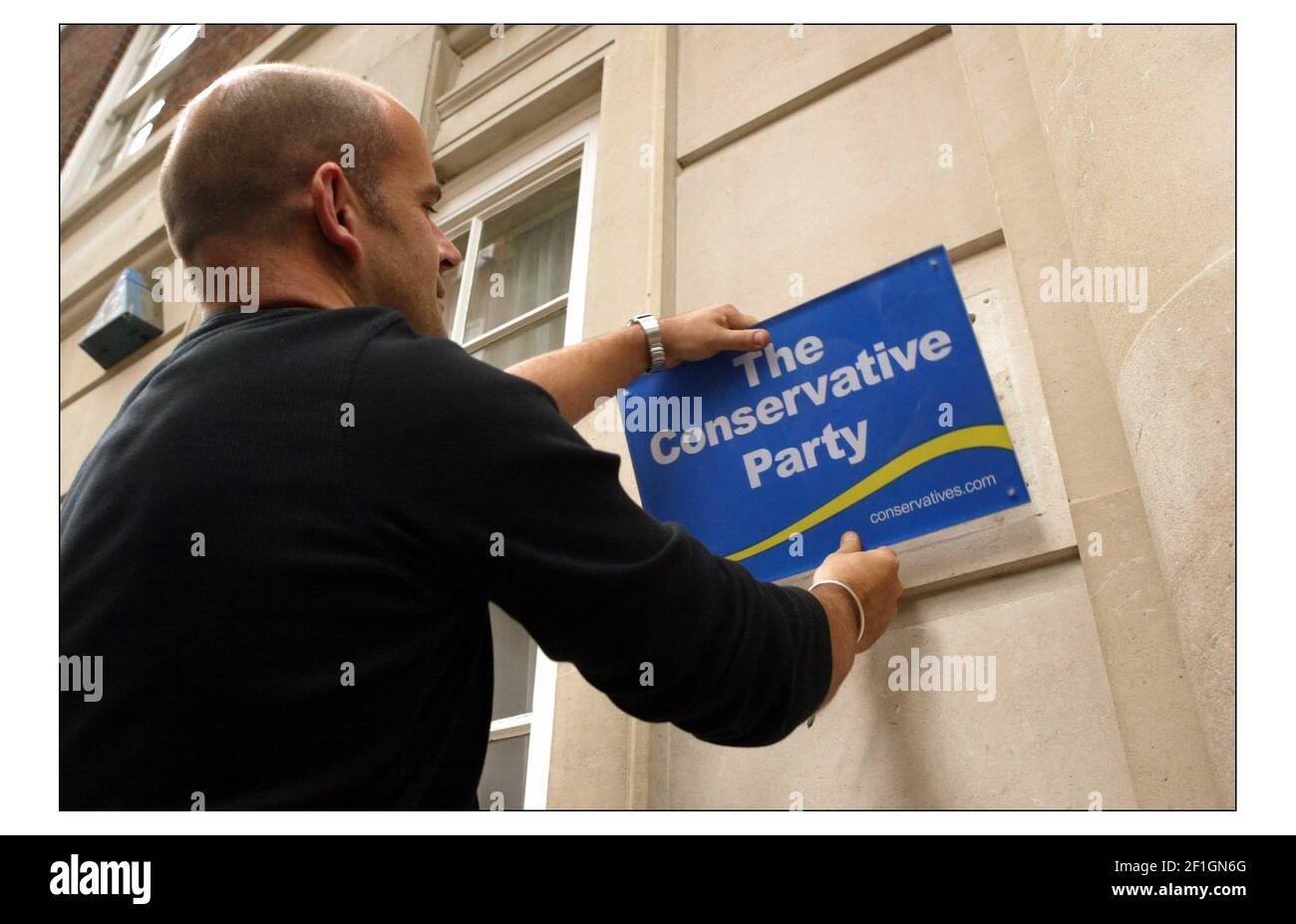 The Conservative Party moving HOME.......pic David Sandison 22/7/2004 ...