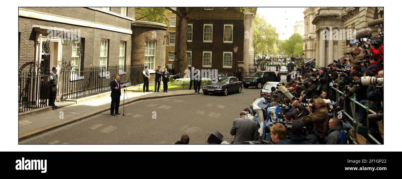 Tony Blair and Cherie and thier family return to Downing st after the ...