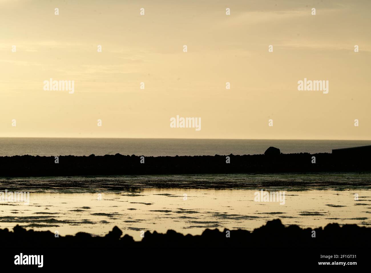 golden reflecting ocean Stock Photo - Alamy