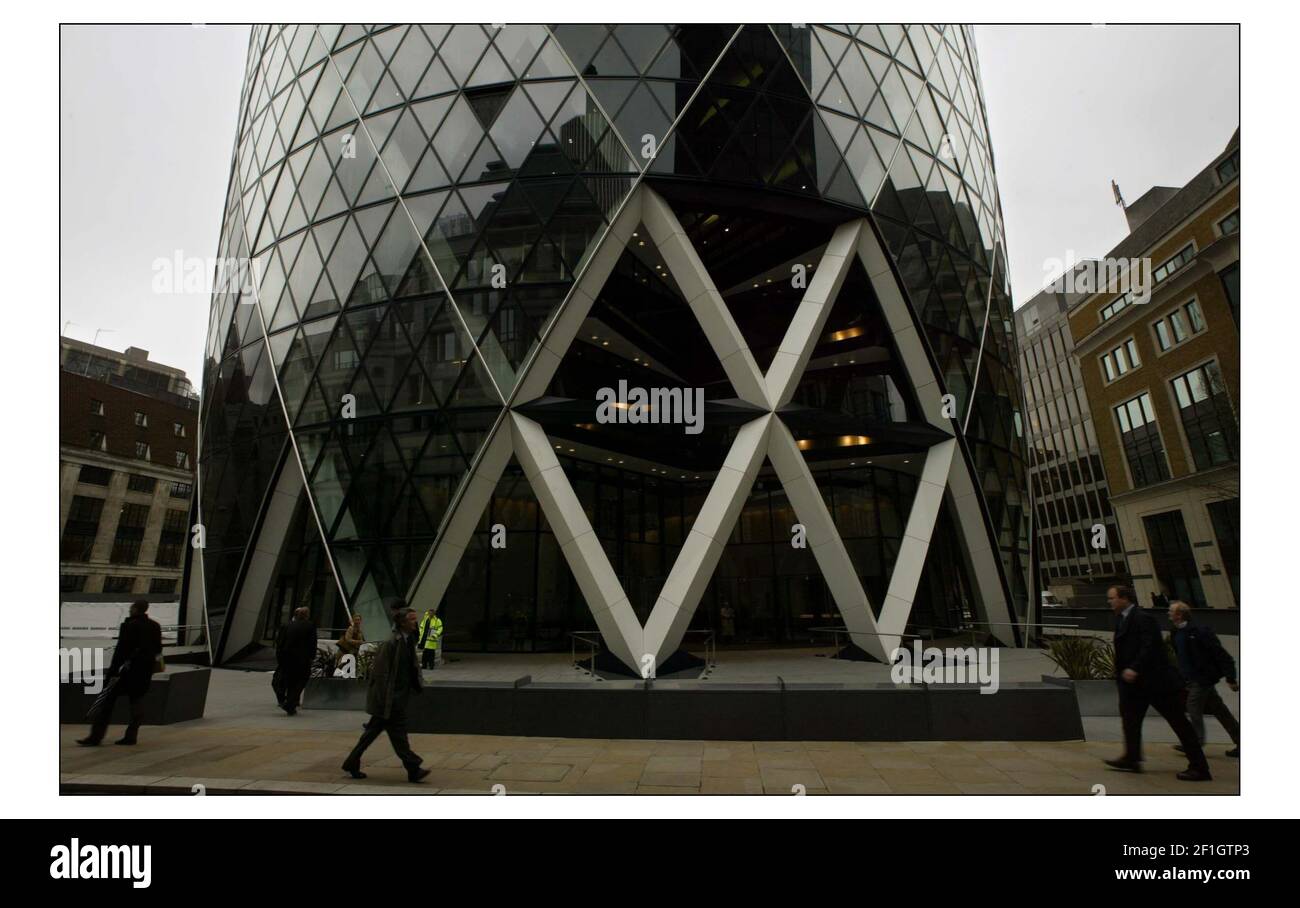 The Gherkin.....in the city of Londonpic David Sandison 21/4/2004 Stock ...