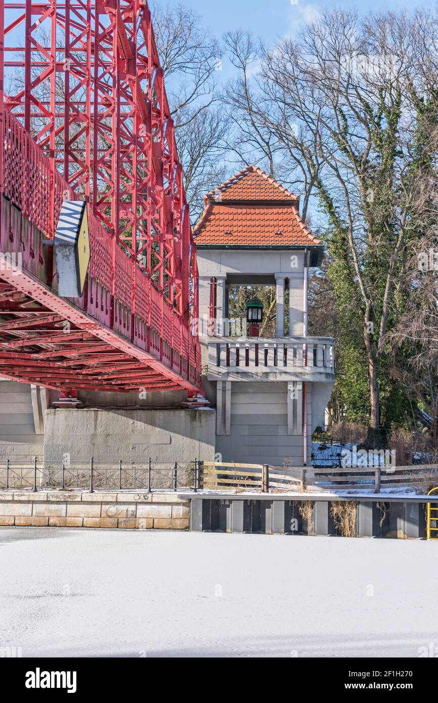 Steel truss bridge snow hi-res stock photography and images - Alamy