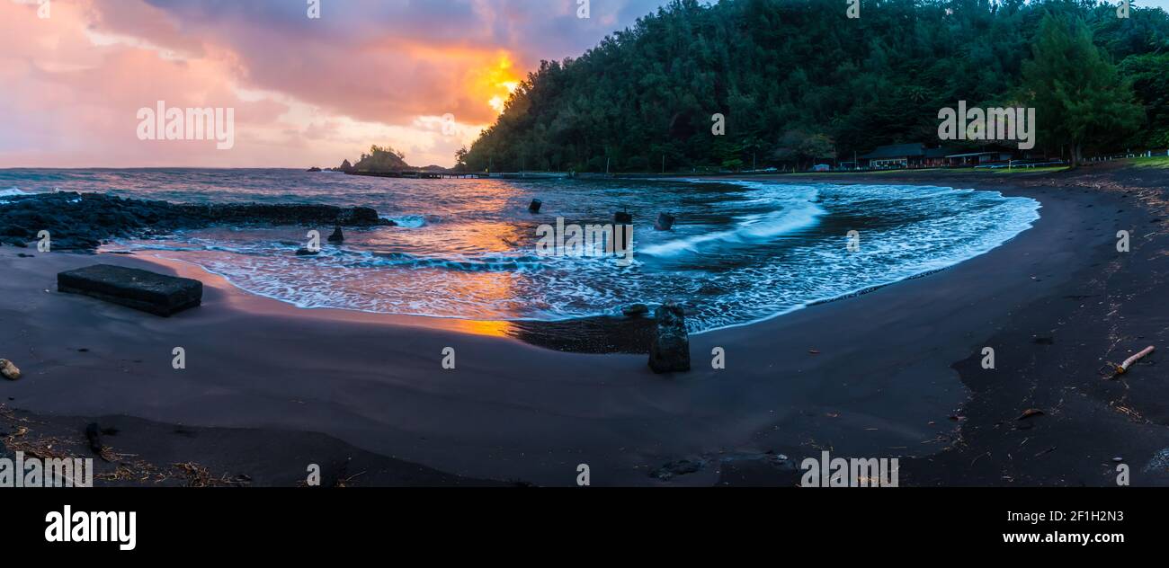 Sunrise at Hana Bay Beach Park, Hana, Maui, Hawaii, USA Stock Photo - Alamy