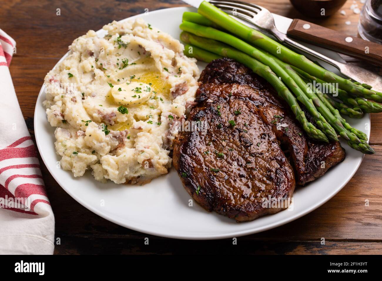 Traditional steak and mashed potatoes Stock Photo - Alamy