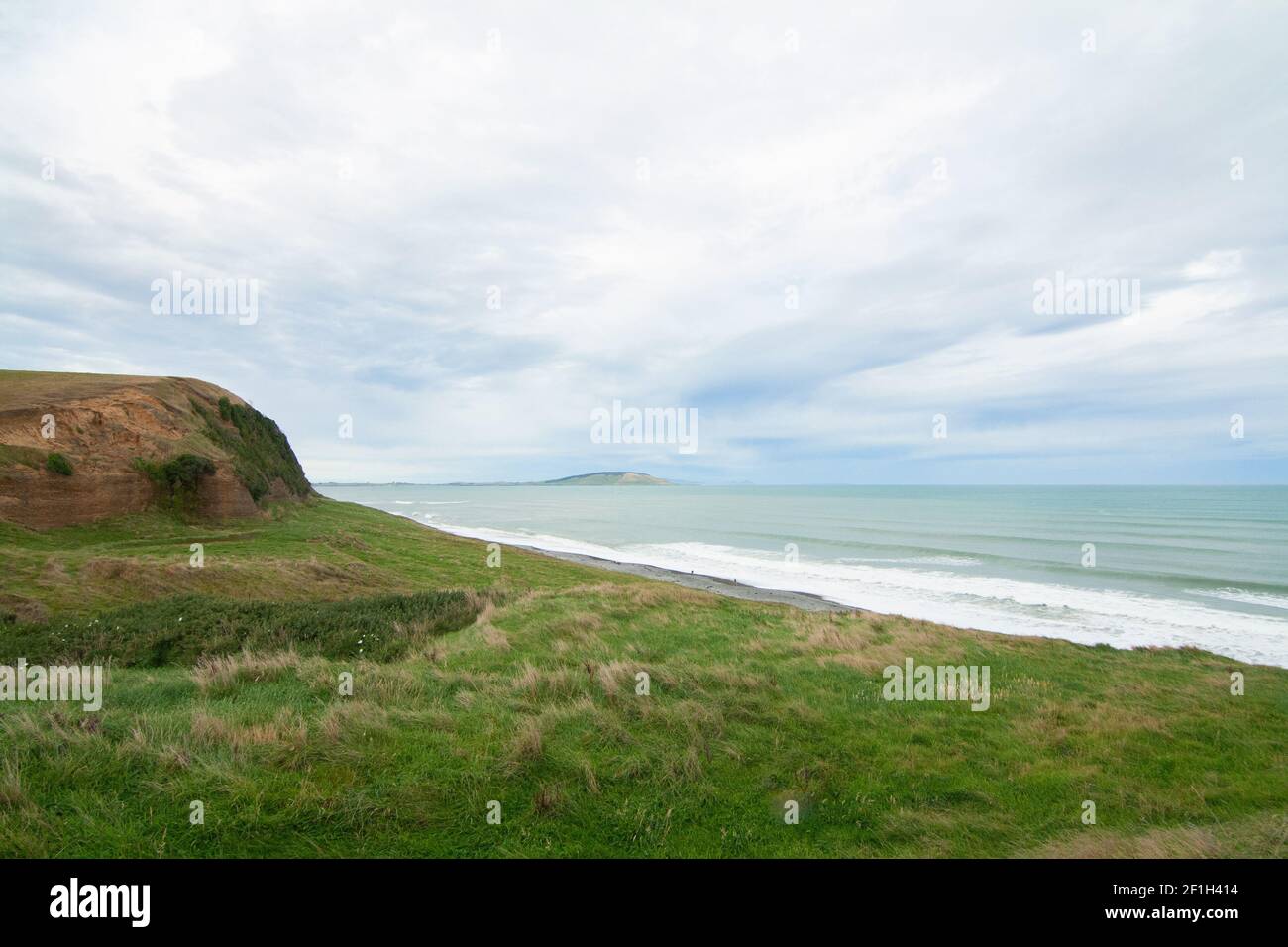 Wild Southern Pacific Ocean beach in New Zealand, Gemstone beach in the ...