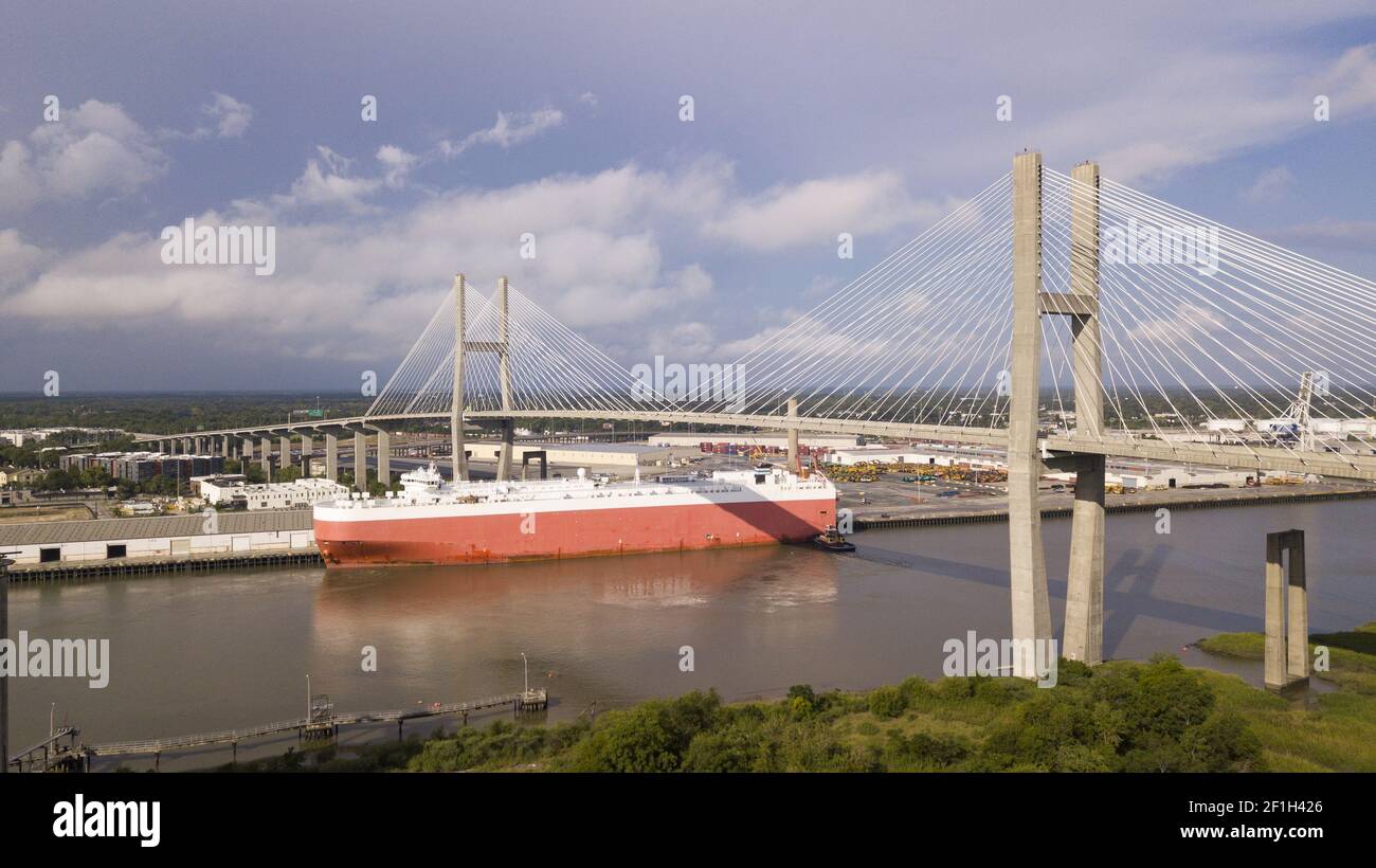 The Talmedge Memorial Bridge Crosses The Savannah River Stock Photo - Alamy