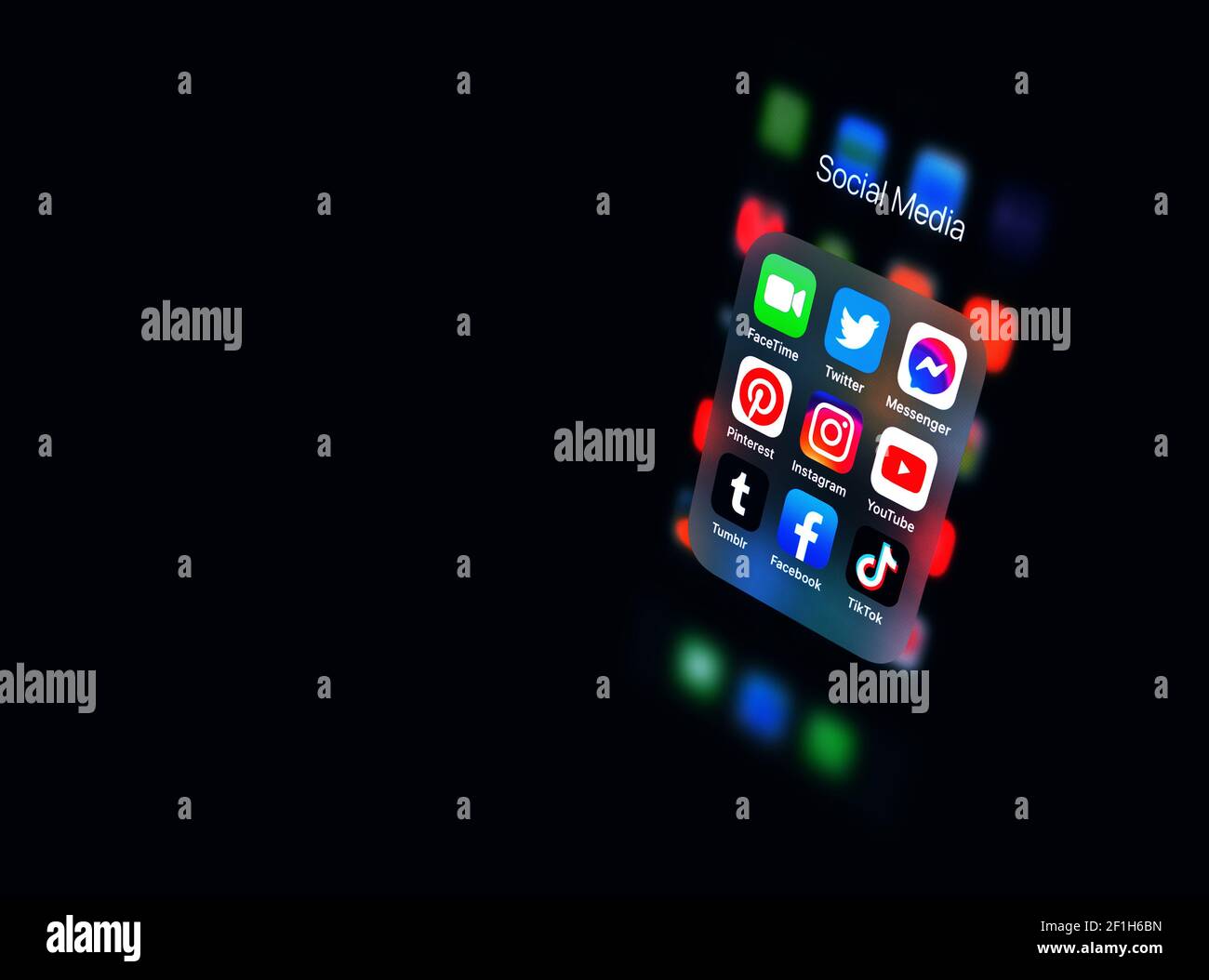 Instagram logo and black hi-res stock photography and images - Alamy