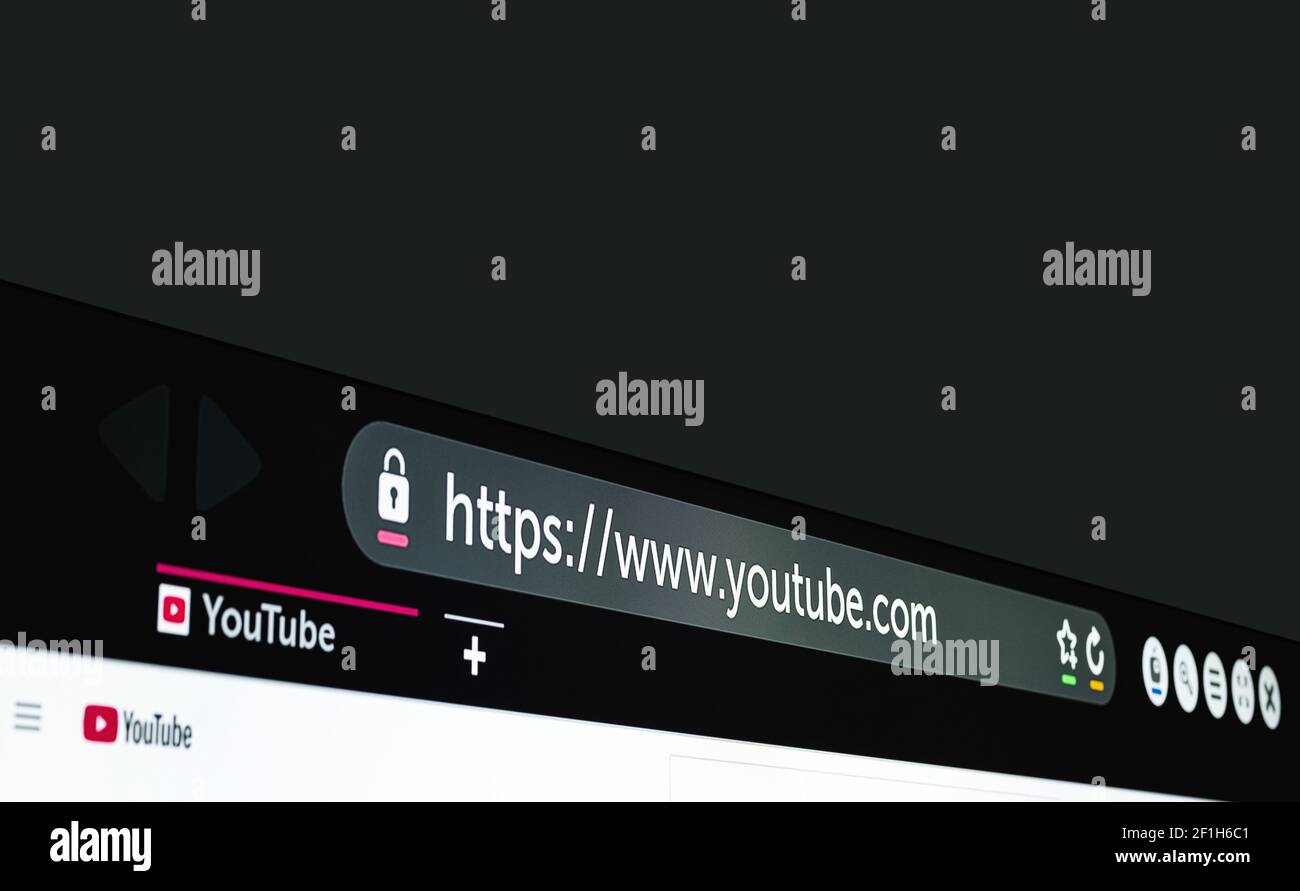 Video in browser hi-res stock photography and images - Alamy
