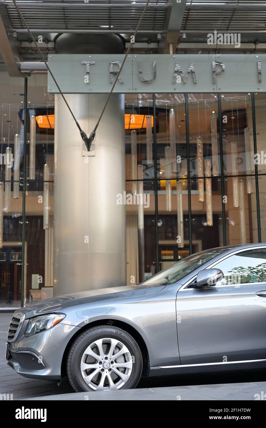 The Trump International Hotel & Tower, Chicago IL Stock Photo - Alamy