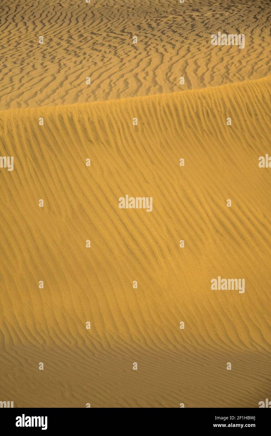 Sand dunes shapes and patterns Stock Photo - Alamy